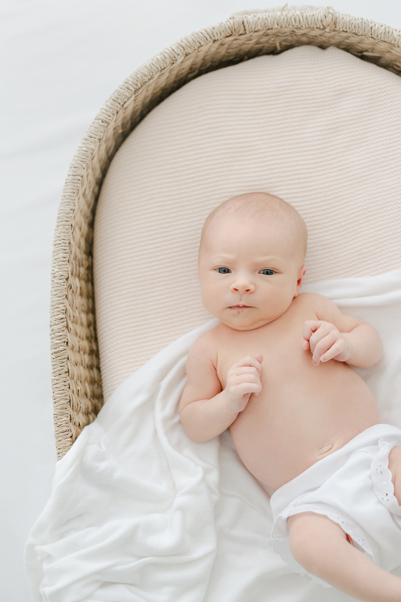 Minimalist Newborn Photography in Studio