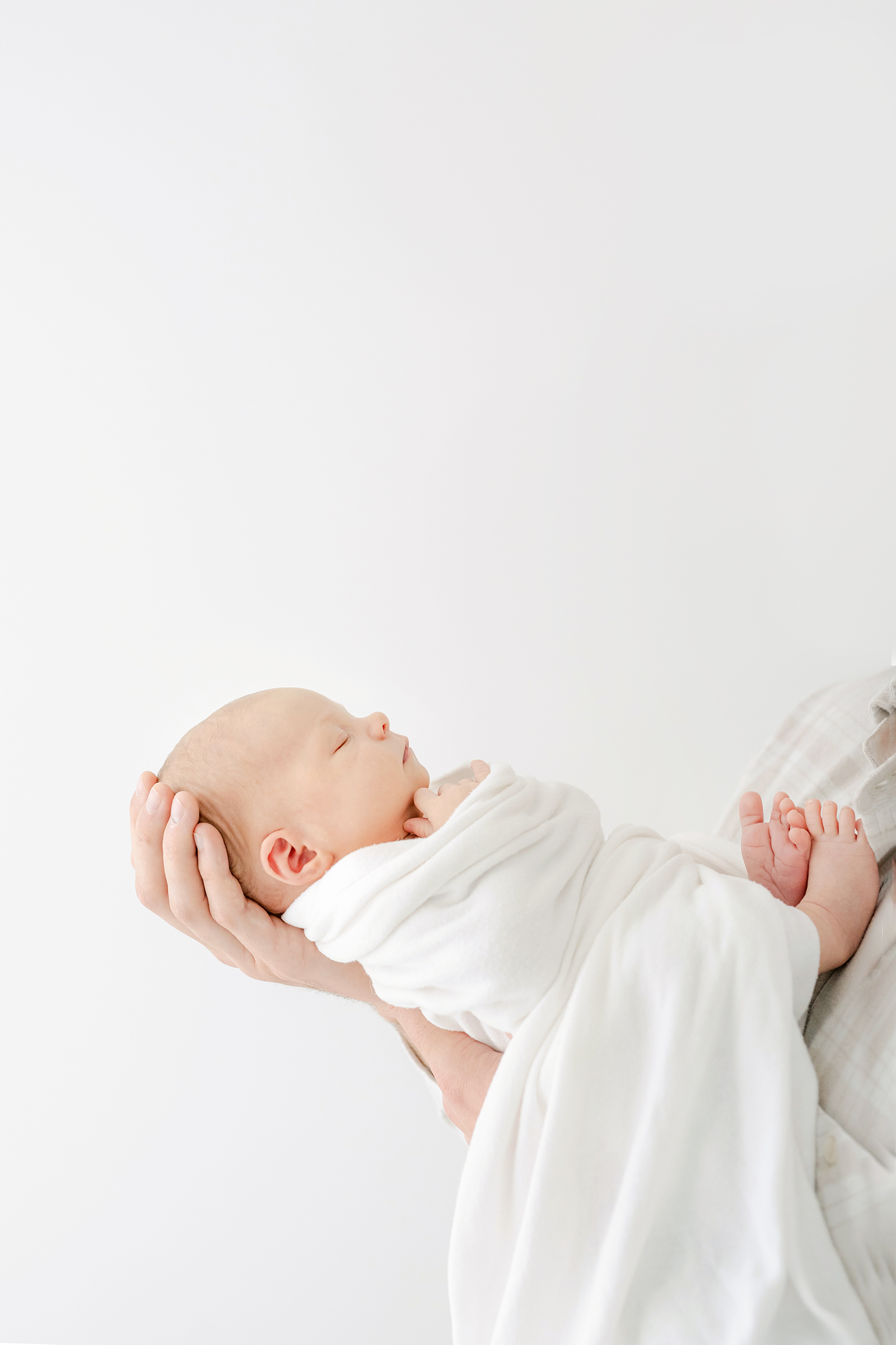 Minimalist Newborn Photography in Studio