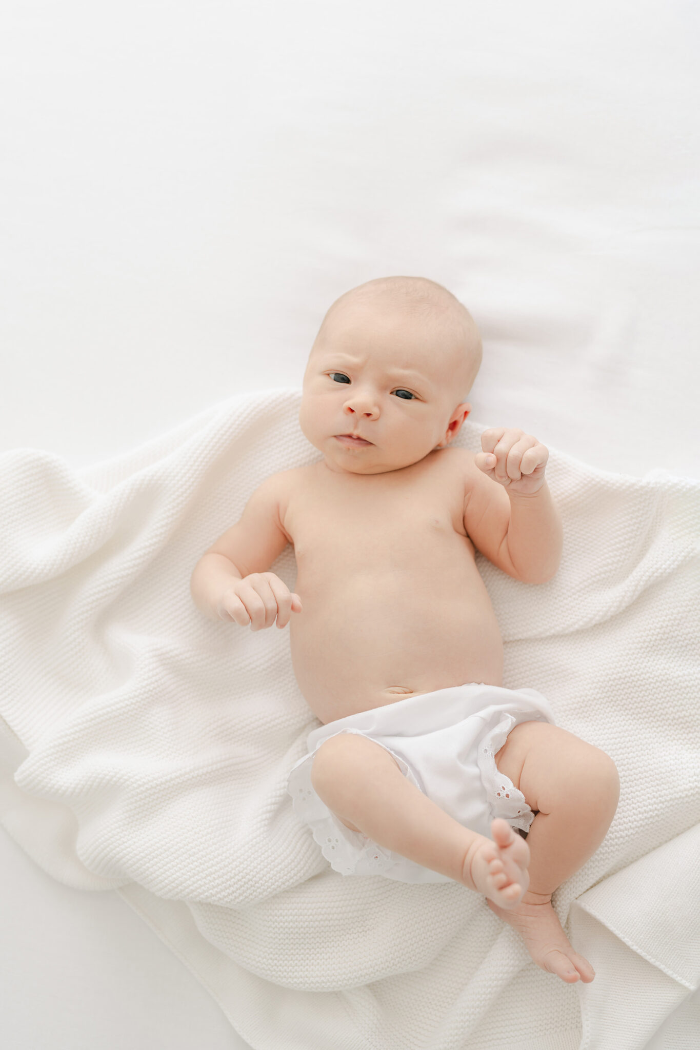 Natural Newborn Photography: A White Studio Approach - lauracardanphoto.com